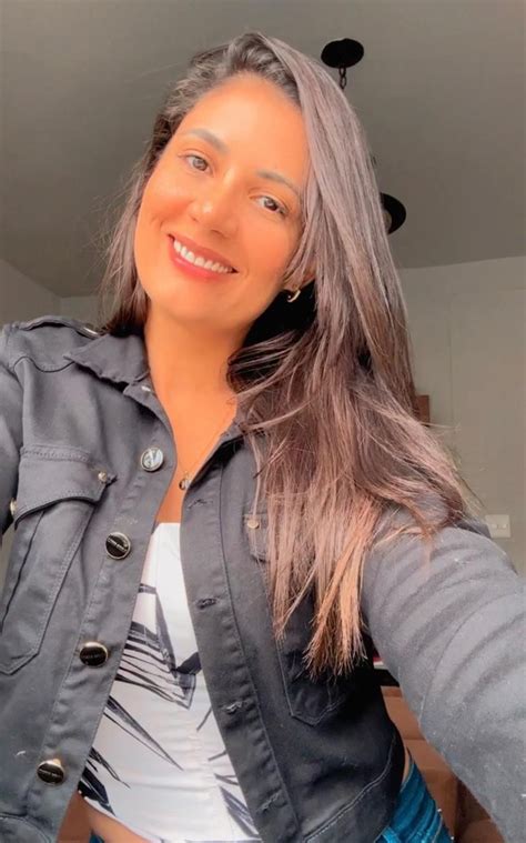 Paola Fez Check In Perto De Você Vamos Ser Amigos No Insta Te Espero
