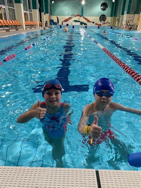 Nauka Pływania Przez Zabawę 10 Zabawnych ćwiczeń Pływackich Dla Dzieci Fast Swim