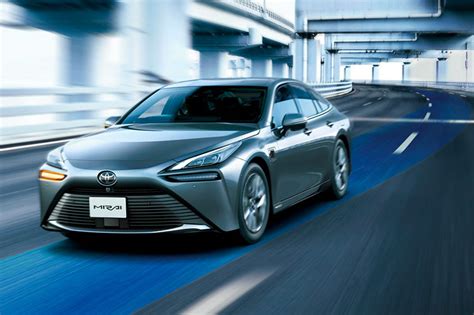 ハイラックスの燃費を解説道路状況による違いもチェック モビリコマガジン