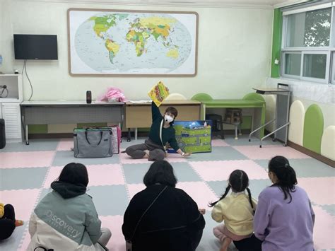 엄마와 함께 하는 영어놀이 수업사진 포토갤러리 창원시 아이세상 장난감도서관