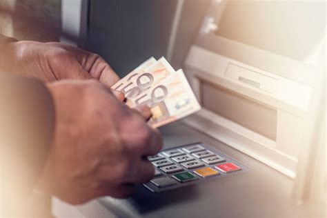 Cara Tarik Tunai Tanpa Kartu Di ATM BRI InvestBro