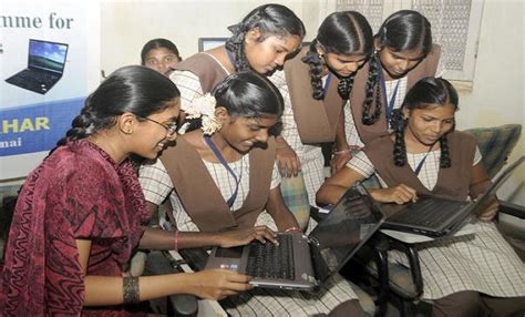 Tamil Nadu Government To Give 11 Lakh Free Laptops By December 2015