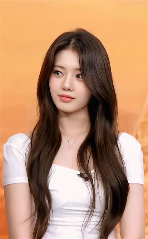 🥛 ˖ ࣪ ‹ Rora 𖥔 ࣪ ᥫ᭡ In 2025 Long Shiny Hair Ulzzang Girl Shiny Hair