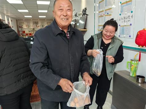 创城 我们一起｜烟头换鸡蛋 换出文明新风尚澎湃号·政务澎湃新闻 The Paper