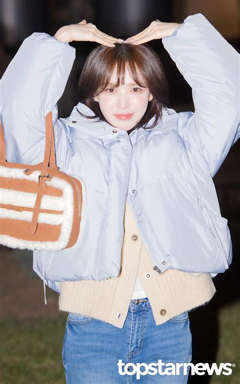 레드벨벳 웬디 ‘파란색 하트 웬디의 영스트리트 출근길 Hd포토