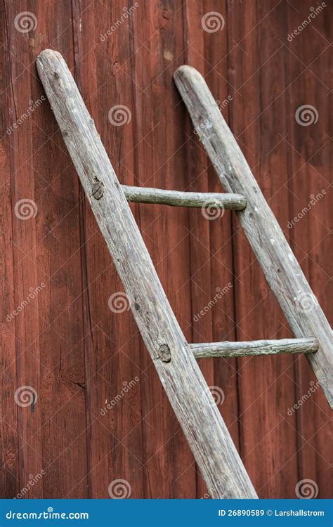 Houten Ladder En Muur Van Oude Boerderij Stock Afbeelding Image Of