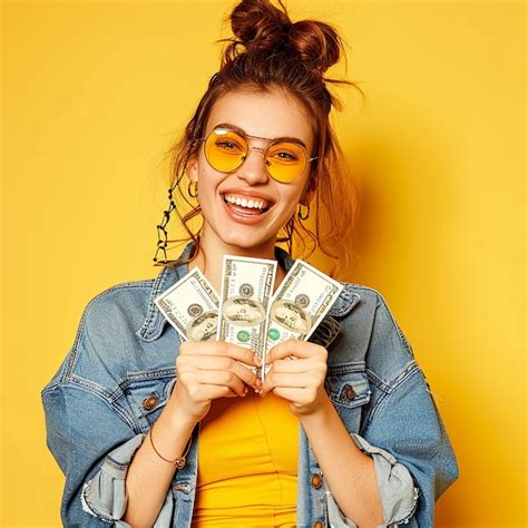 Premium Photo Photo Portrait Of Young Woman Girl Model Holding Cash