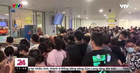 Hàng Nghìn Người Hâm Mộ Chào đón Nhóm Blackpink đến Hà Nội