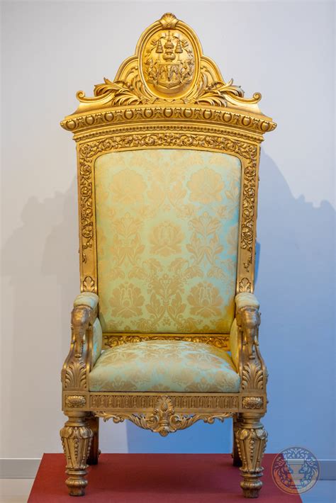 พระที่นั่งโธรน หอสมุดพิกุลศิลปาคาร Facebook