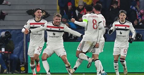 호일룬 멀티골 맨유 시즌 처음으로 Uel 원정 경기서 웃었다플젠에 2 1 역전승