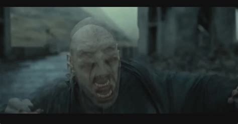 Гарри Потер убивает Волан де Морта Финальный момент из фильма Гарри Поттер и Дары Смерти Coub