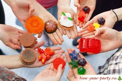 Что подарить классу на Новый год 2025? Идеи для всех возрастов!