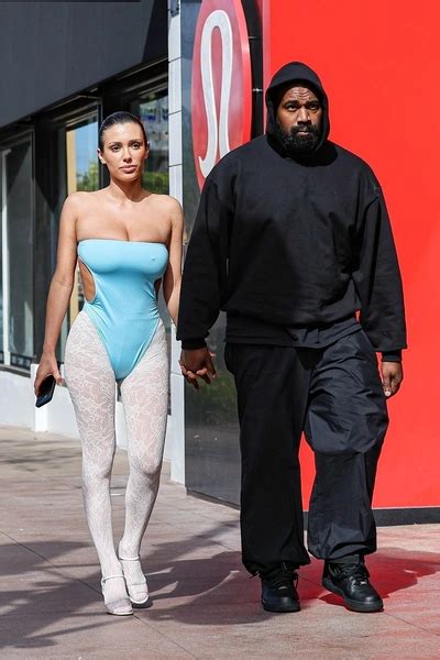 Скандал на «Грэмми — 2025 Бьянку Цензори и Канье Уэста выгнали с премии — голый наряд ни при