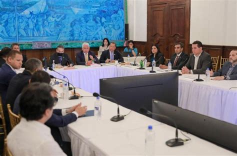 Sector logístico privado se reúne con el presidente Cortizo