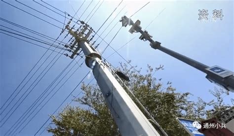 清空头顶“蜘蛛网”，通州74条道路完成通信架空线入地！施工人员
