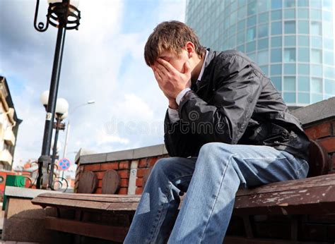 Hombre Joven Triste Imagen De Archivo Imagen De Oscuro 29400753