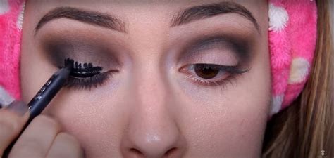 Esta influencer te enseña a realizar los smokey eyes muy fácilmente