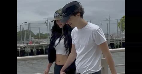 Тимоти Шаламе и Кайли Дженнер заметили на прогулке в Нью Йорке