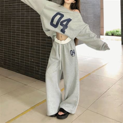 최저가진행 단품가능휘뚜루마뚜루마실룩힙유니크 루즈핏 넘버 04 레터링 오프숄더 쭈리 언발 맨투맨 하이 배색 쭈리 롱 와이드 팬츠 Set 에이블리