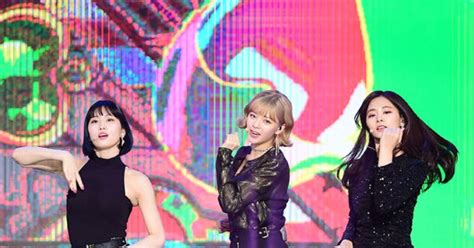 사진 트와이스 모모 정연 쯔위 심장을 쿵
