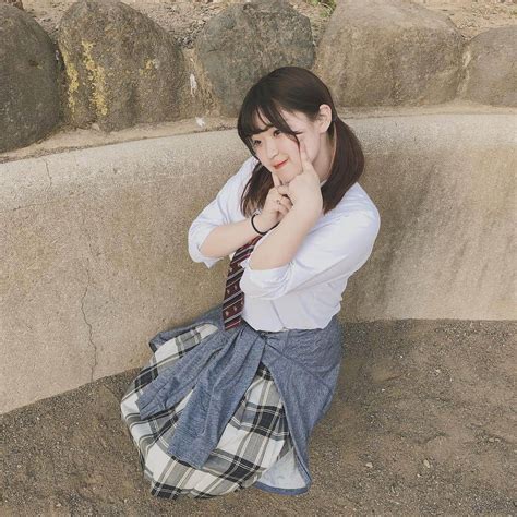 鈴木芽生菜さんのインスタグラム写真 鈴木芽生菜instagram「制服インナーカラーめな載せてみちゃったり〜！むにむにほっぺ