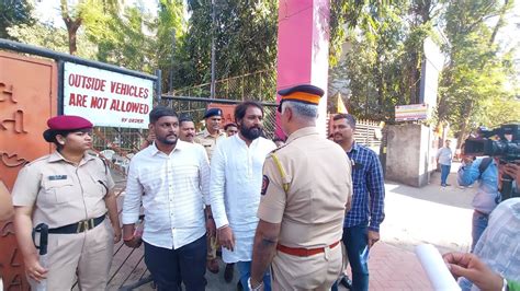 Balbharati Collage Ke Bahar Manse Ki Garantiमनसे विद्यार्थी सेना ने