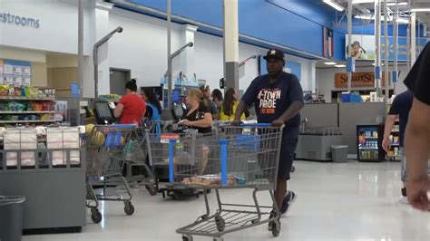 Guy Wants To Get A Soda At Walmart Fight Ensues Rpublicfreakout