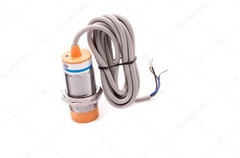 Sensor de proximidad inductivo o interruptor de proximidad instalado en la máquina