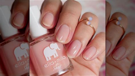 Every Variation On The Minimalist Manicure Trend For The Best Quiet