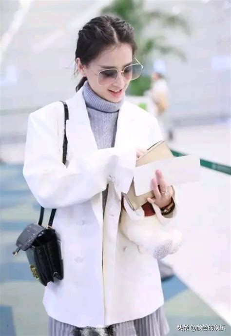 豪門媳婦黃聖依罕見少女打扮走機場，不料卻被手上「鴿子蛋」搶鏡 每日頭條