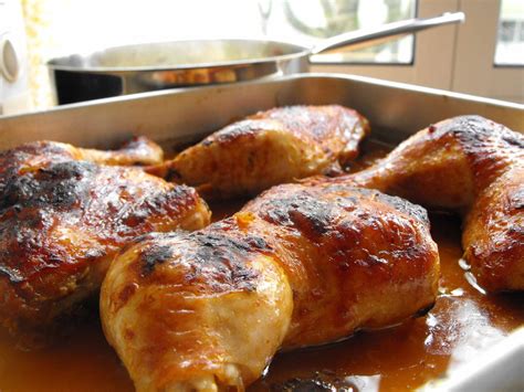 As receitas lá de casa Coxas de frango molho barbecue e couve salteada