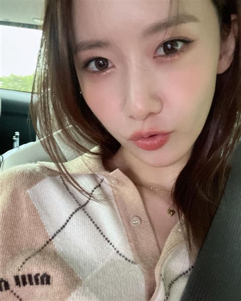 소녀시대 윤아 초근접 셀카에도 굴욕 없는 러블리 비주얼 [인스타]