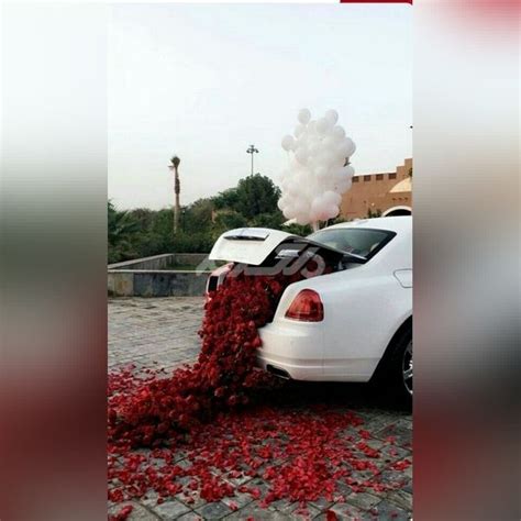 پروفایل دخترانه لاکچری سلفی جلو آینه با هدیه های گران قیمت[فیک و طبیعی]