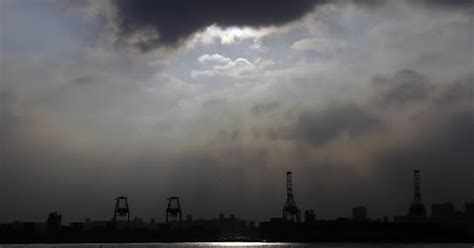 ‘하늘 뒤덮은 검은 구름 뭐지 혹시 전조… ‘대지진 괴담 日 ‘발칵