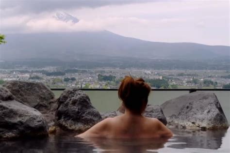 Jane Mcdonald Shocks Viewers As She Goes Skinny Dipping In