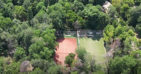 După 20 de ani terenurile de sport din Parcul Național redevin publice