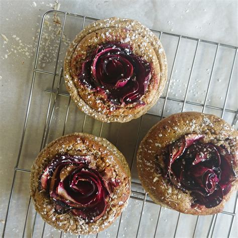 Cutting Cake Patisserie Some More Cakes Ready To Go Out To Assembly