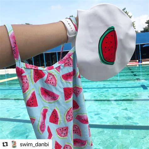 수린이잡화점 리뷰를리뷰 ⠀ 갬동의 떼샷🙇‍♀️ ⠀ 수린이잡화점 수모 5종과 수영복을 떼로 코디해주셨어요😘 ⠀ 우래기들♥ 좋은 수린이 만나 딱 맞는 짝을 만났구나