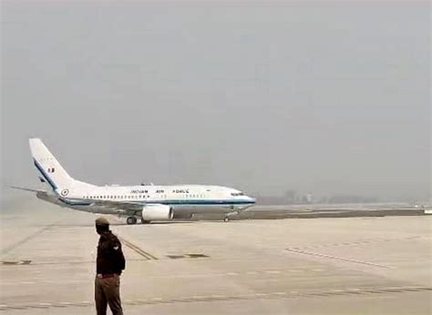 अयोध्या के श्रीराम इंटरनेशनल एयरपोर्ट पर उतरा पहला विमान हुई रनवे