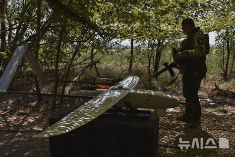 라트비아 러시아 무인기 잔해 조사폭발물 장착한 이란 기체