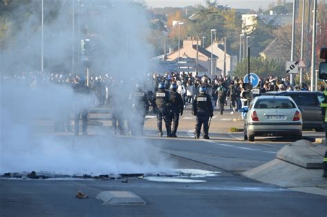 Nantes Blocage Devant Le Lycée Les Bourdonnières Deux Jeunes Interpellés