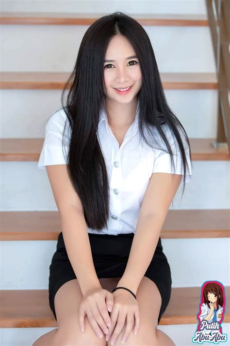 ปักพินในบอร์ด Thai Nisit Girls