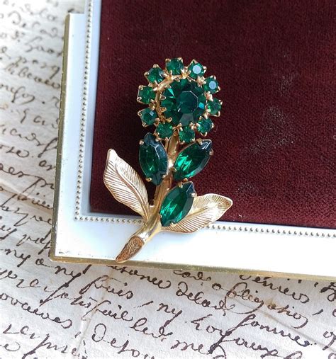 Vintage Jewelry 西洋古董飾品 深綠 立體萊茵花 別針 老時光角落｜徽章別針人氣榜 Pinkoi