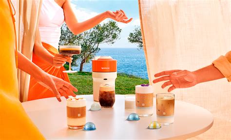 清爽迷人的夏日冰萃咖啡與艷陽地中海的繽紛色調相遇 Nespresso攜手pantone 推出杏仁香草風味咖啡、聯名柑橘橙系列咖啡機與多款時尚