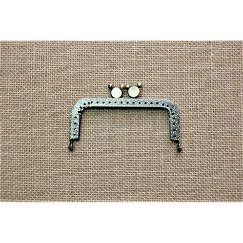 BOQUILLA MONEDERO CUADRADA EN ORO VIEJO DE 9 X 4 5 CM CON CIERRE DE OSITOS