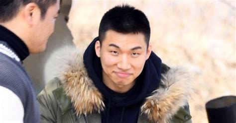 St포토 대성 장난기 가득한 표정