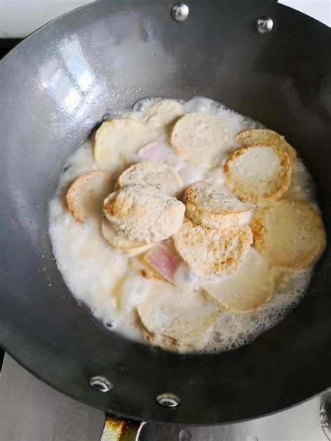 【咸肉炖素鸡的做法步骤图，咸肉炖素鸡怎么做好吃】依然梦特香下厨房