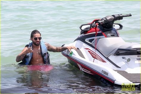 Photo Maluma Natalia Barulich July 2018 Miami Beach Shirtless 38
