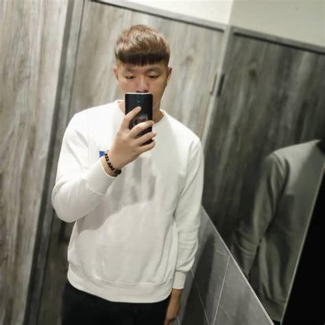 榮翔 Zeng 0111 • Threads Say More