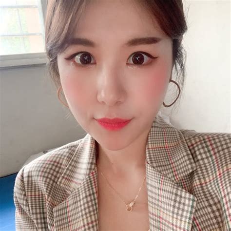 Noobelle • Threads Say More